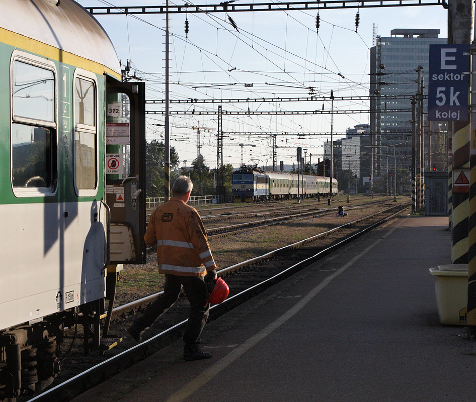 Brno Social October 2011 - Waiting Shunter - Phoenix Railway ...